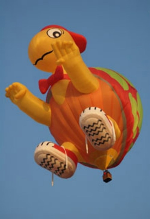 Strange shaped hot air balloons | Amusing Planet